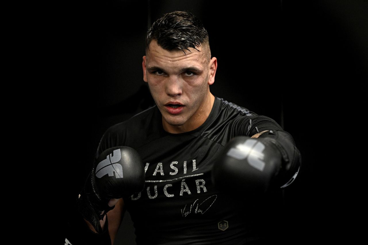 Vasil Ducár na MMA tréninku s předním českým bijcem Viktorem Peštou ...