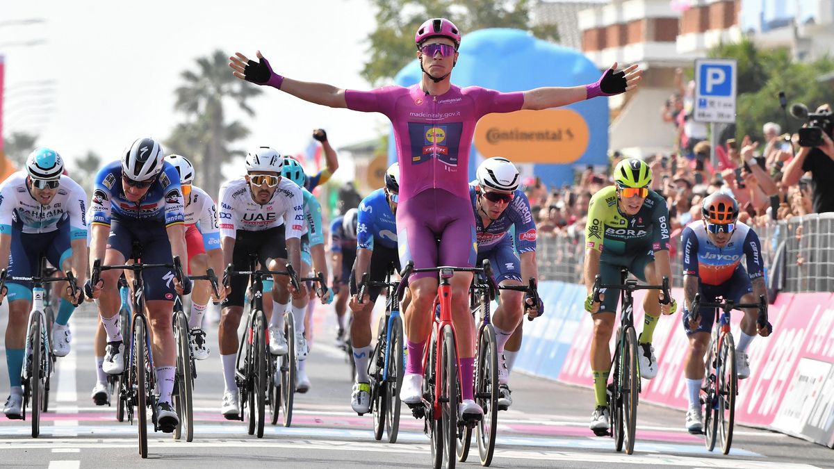 Italský cyklista Milan vyhrál v hromadném spurtu druhou etapu na ...