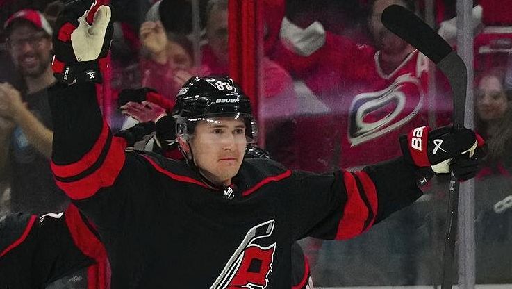 NHL | Carolina - Ottawa 3:2 PP, Parádní tečka! Nečas vystřelil Carolině ...