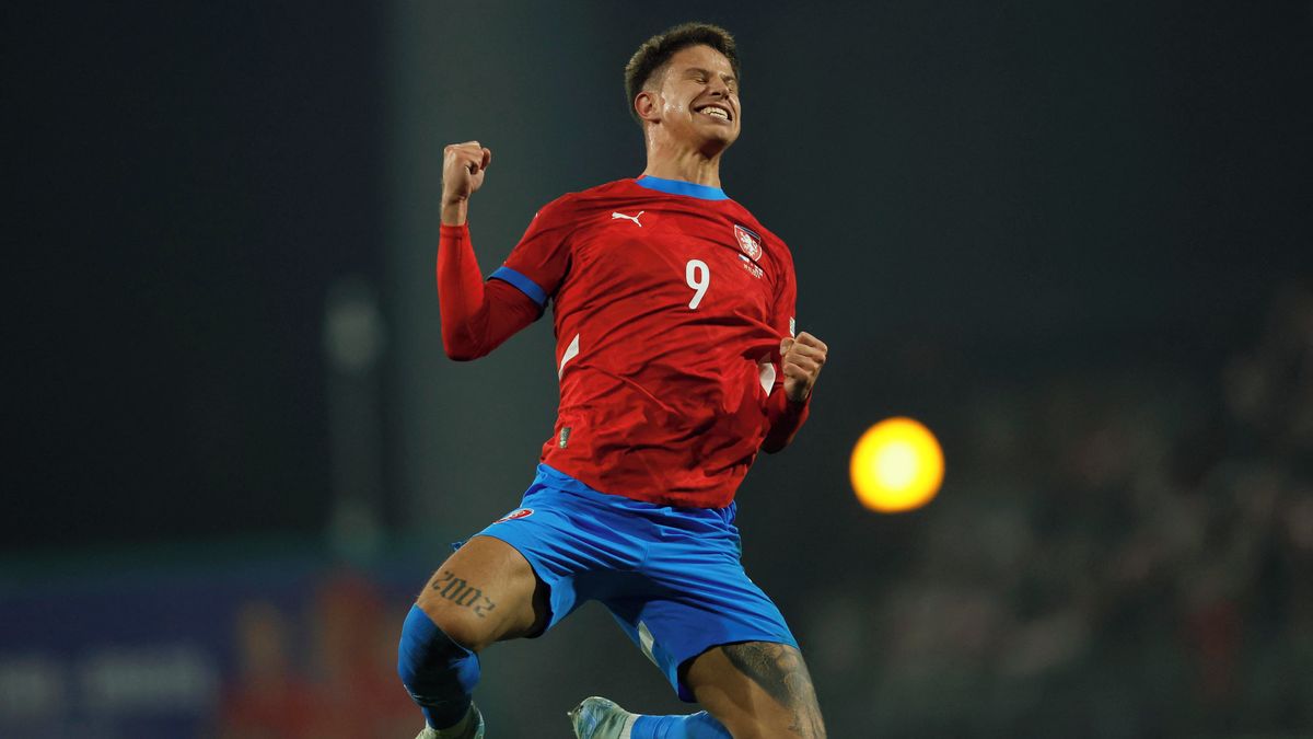 Čeští fotbalisté se v žebříčku FIFA posunuli o tři místa - Sport.cz
