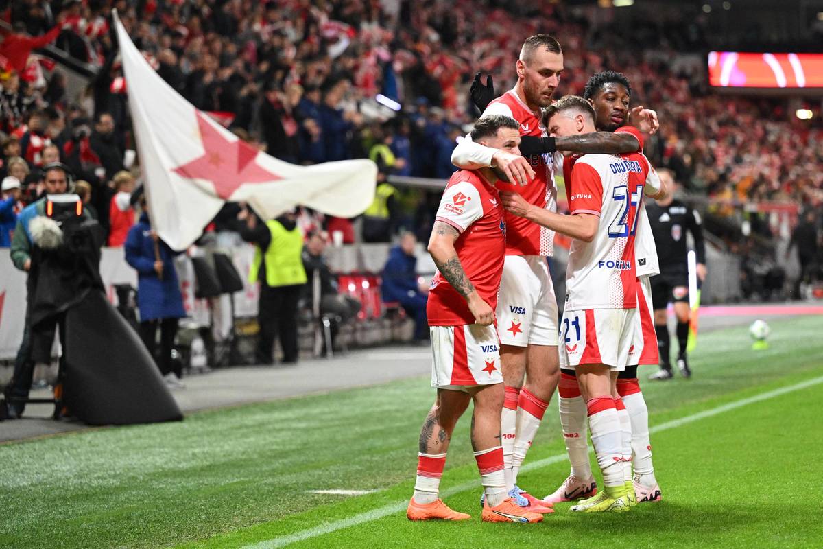 Foto: Dva góly, žlutá karta i štípnutí do zadku. Chorý po návratu budil ...