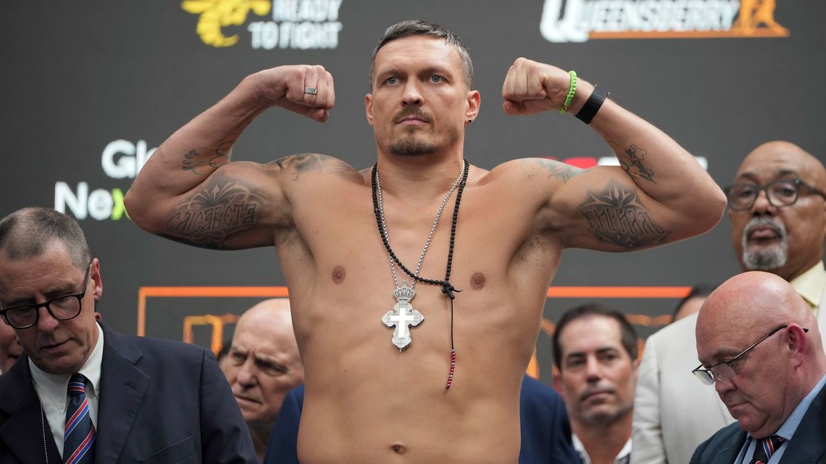 Ukrajinský boxer Usyk uvolnil mistrovský pás WBO v těžké váze - Sport.cz