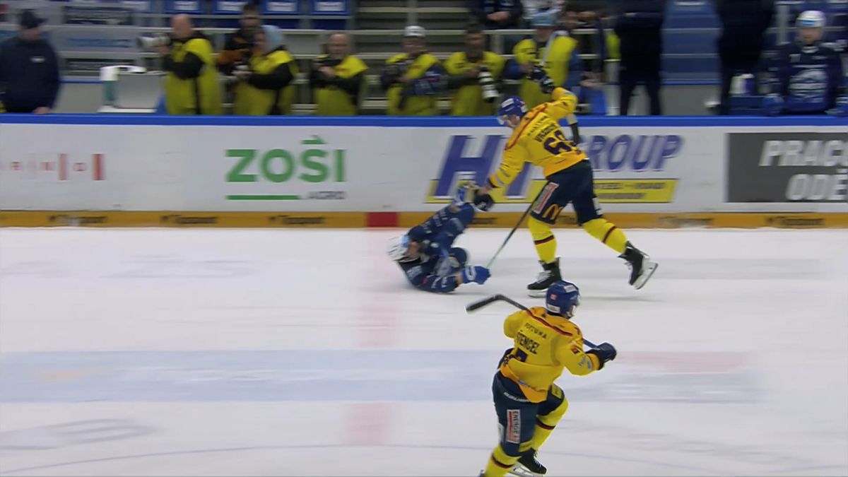 Ještě jednou, tak si tě vychutnám! zpražil sudí Ondráček 16letého hráče ...